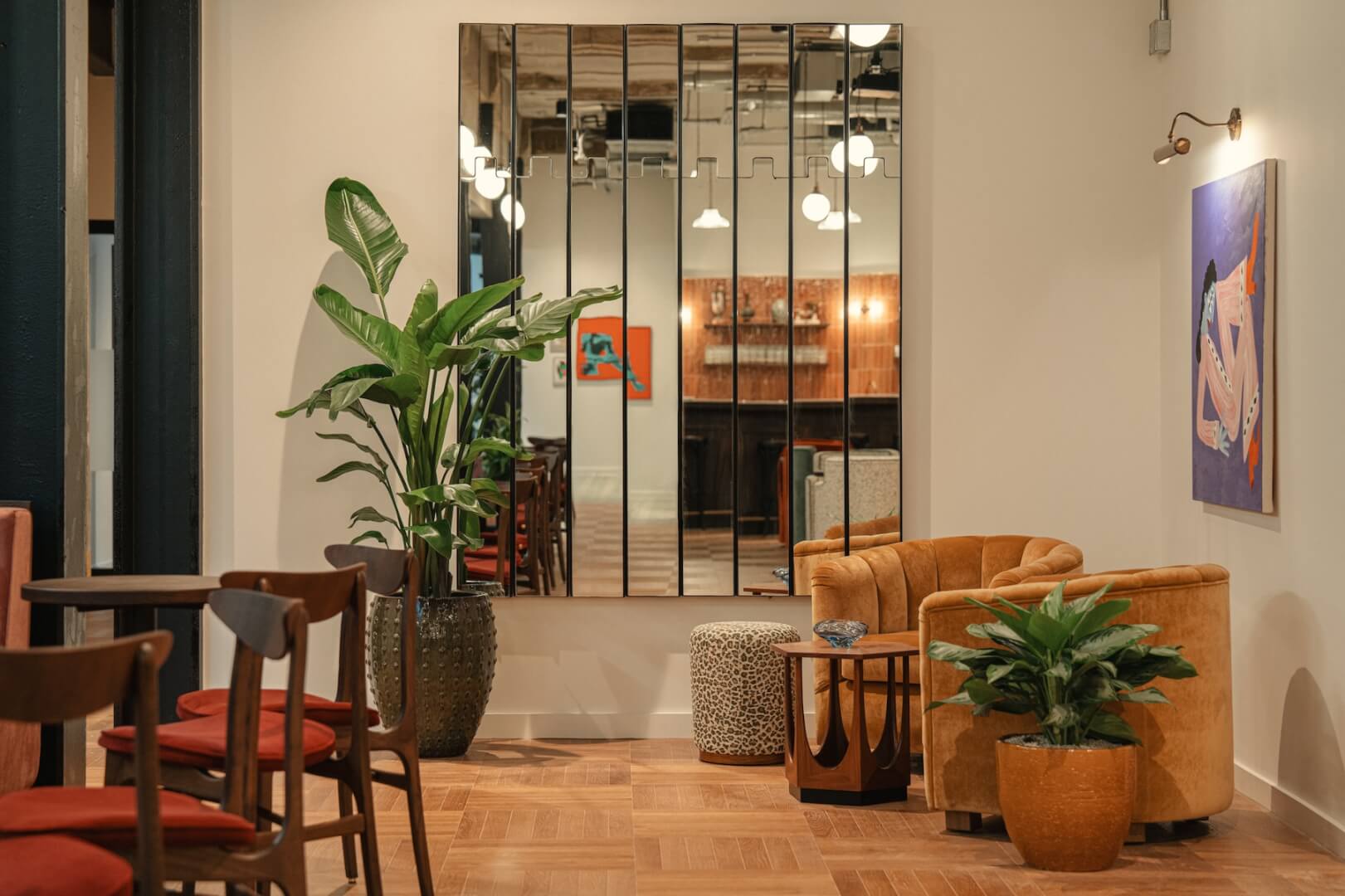 Hoteling Office Space: Benefits, Best Practices & Considerations